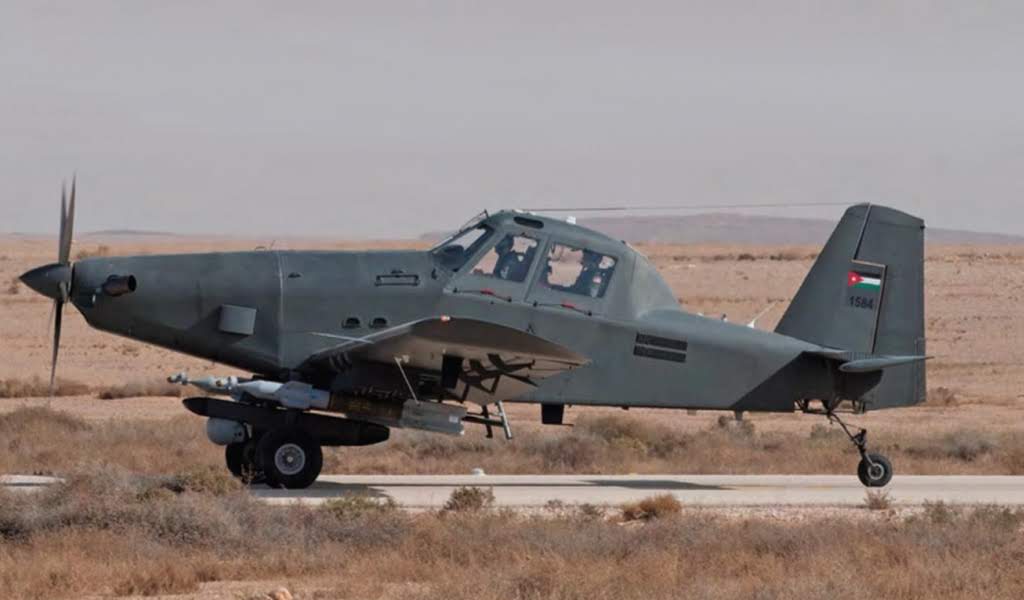 AVIÕES MILITARES: IOMAX Archangel, L3 AT-802L Longsword e LASA T-Bird