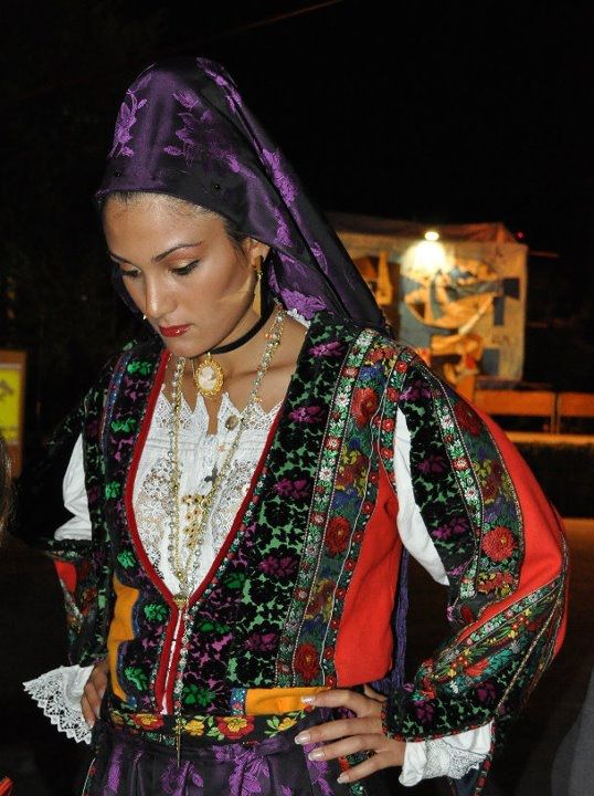Sardinian Folk Costumes - Costumi Sardi: Lodè