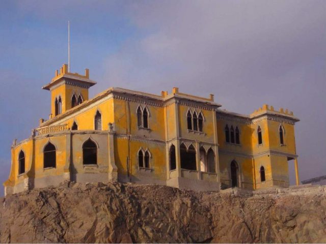 Percy Eguiluz Menendez : EL FORGA: UN CASTILLO EN LA PLAYA DE MOLLENDO