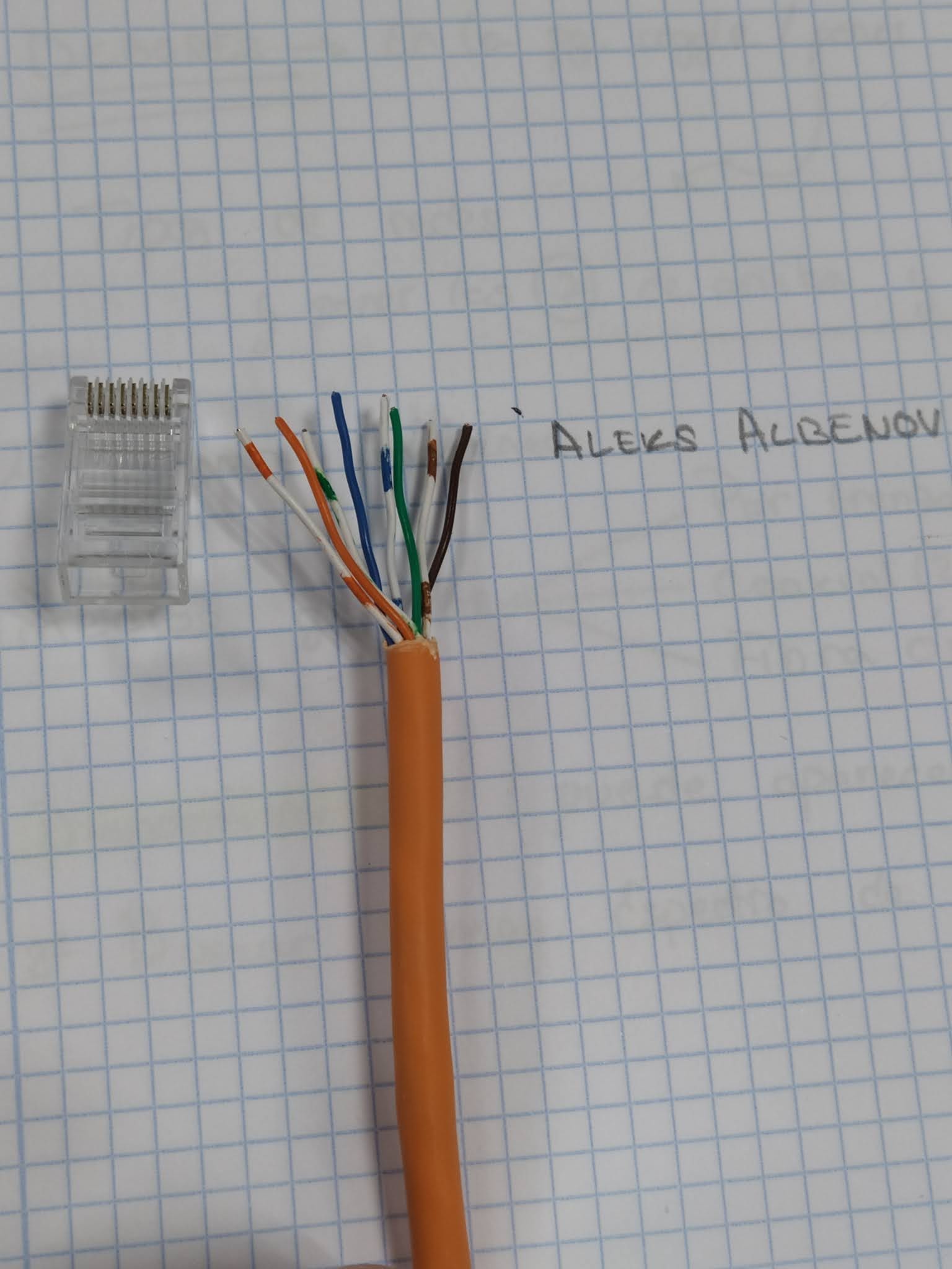 MONTAR UN CONECTOR RJ45 EN CABLE PAR TRENZADO