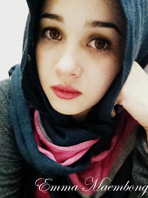 Aksi comel dan berani Emma Maembong - Bakul2011.com