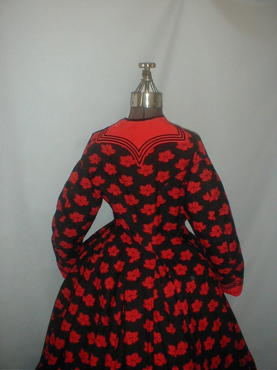 All The Pretty Dresses: Mid 1860's Red and Black Wrapper Gown