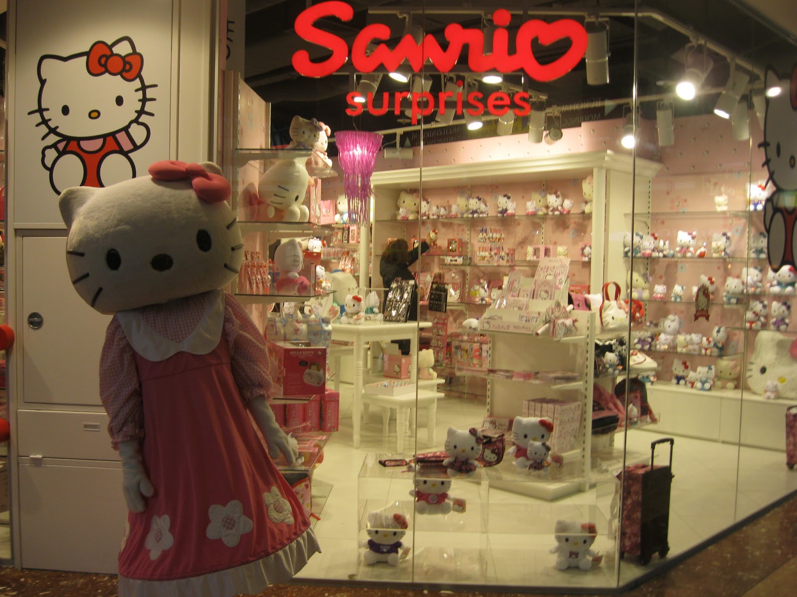 royalpinkgoth- alternative fashion in vienna: Official Hello Kitty Shop ...
