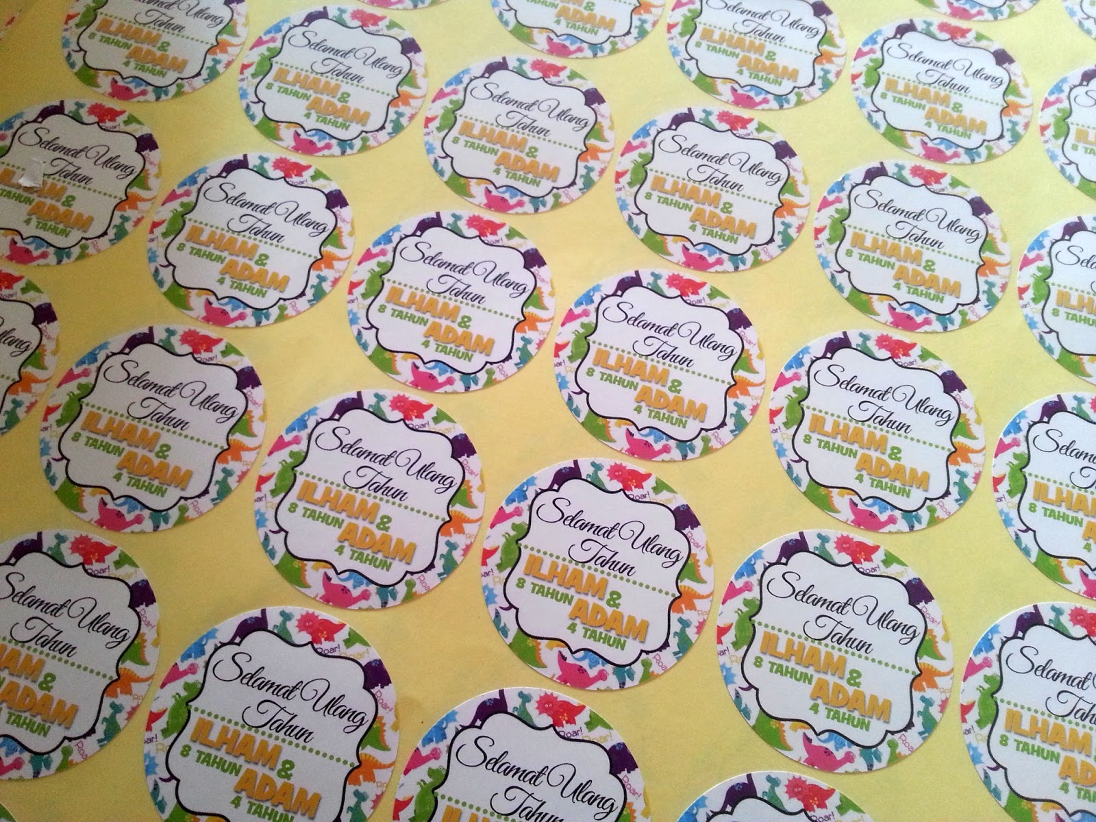 Ditempah bersama Sticker bulat size 50mm dengan tema yang sama iaitu ...