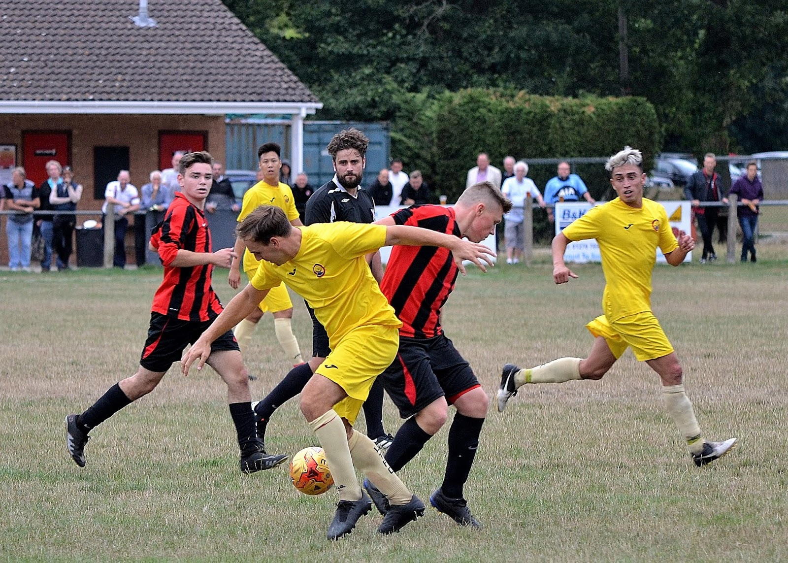 Hopping Around Hampshire: Sandhurst Town v Lymington Town