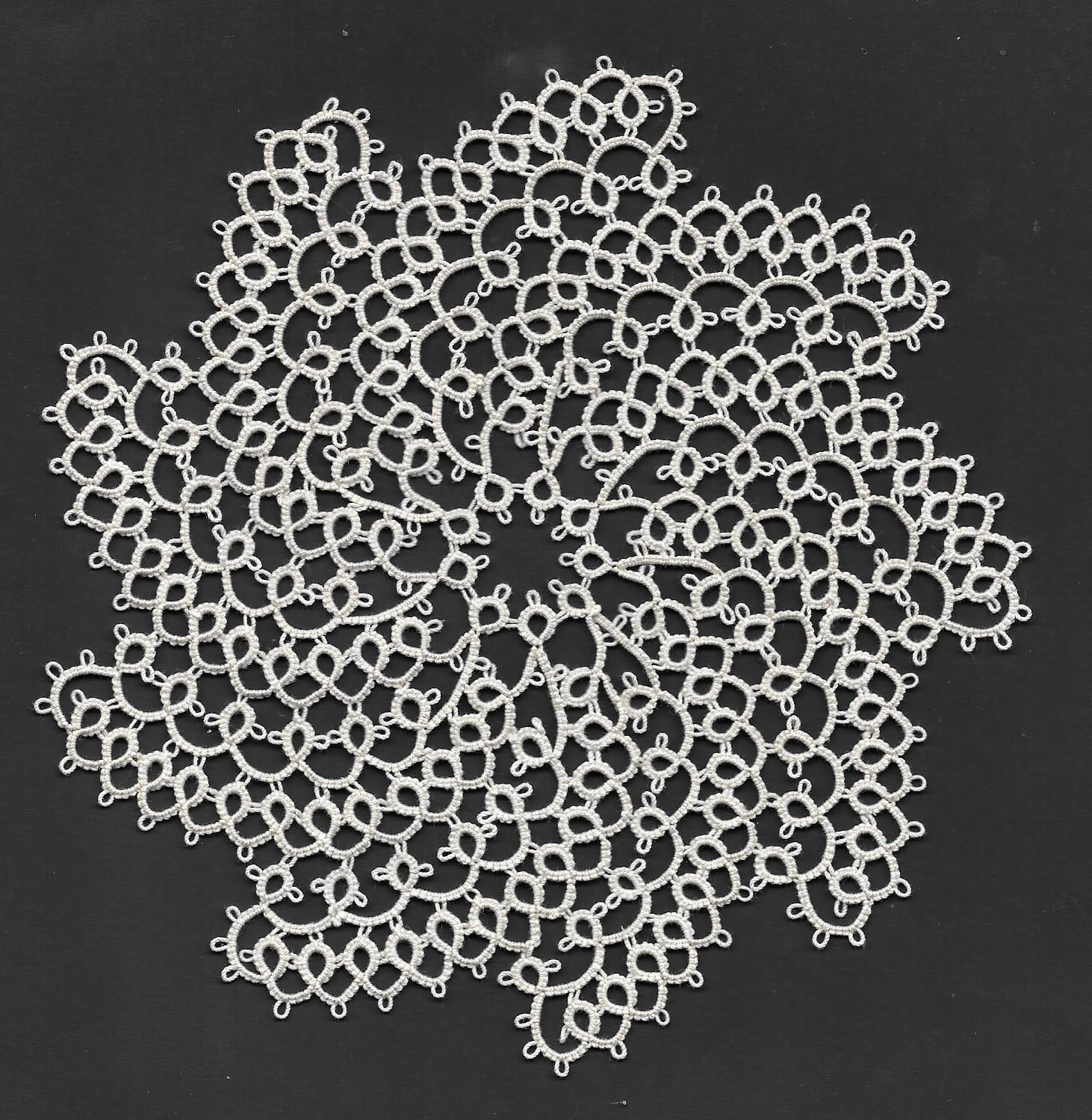 BATTY TATTER: Ecru glass mat