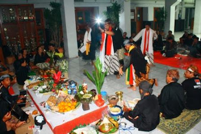 Mengenal Kesenian Tarawangsa - All About Music from East to West