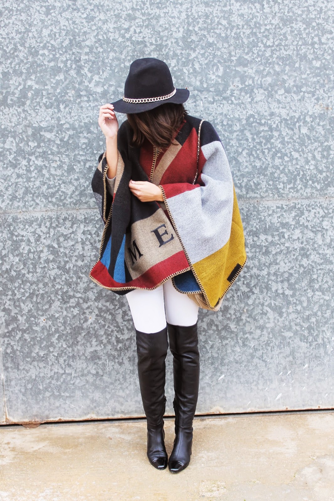 NUNCA ES DEMASIADO ROSA: LA CAPA