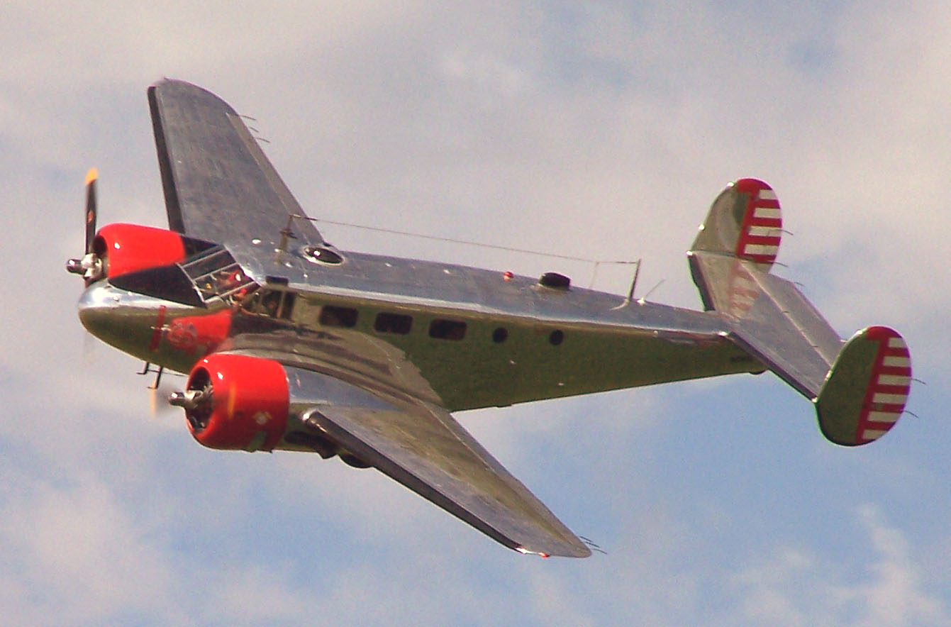 nhungdoicanh: Beechcraft 18 Twin Beech