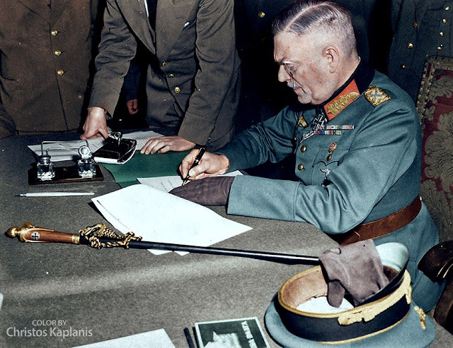 pastincolor: Ο στρατάρχης Wilhelm Keitel υπογράφει τους τελικούς όρους ...