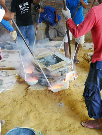 Teknik Pembuatan Cor Logam di Indonesia - bagian 1 | rozisenirupa.com