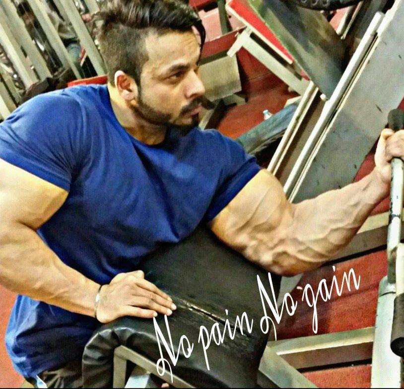 world bodybuilders pictures: united arab emirates base paki bodybuilder ...