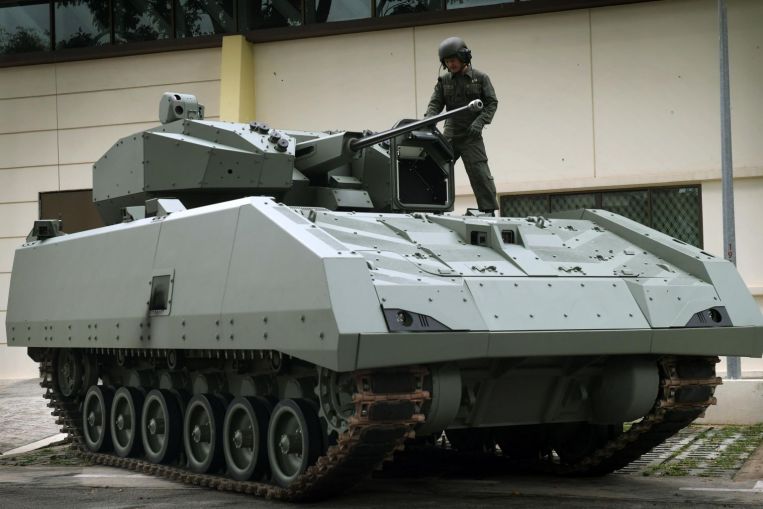 DEFENSE STUDIES: New SAF Hunter Armoured Fighting Vehicle Commissioned ...