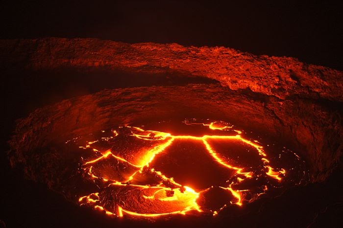 Beautiful Photographs: Volcano Erruptions and Lava Flows
