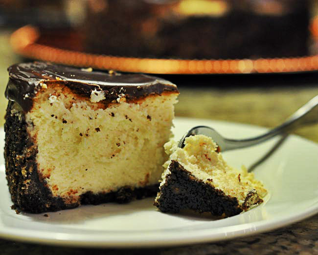 Chocolate-Vanilla Tuxedo Cheesecake - CakeYep