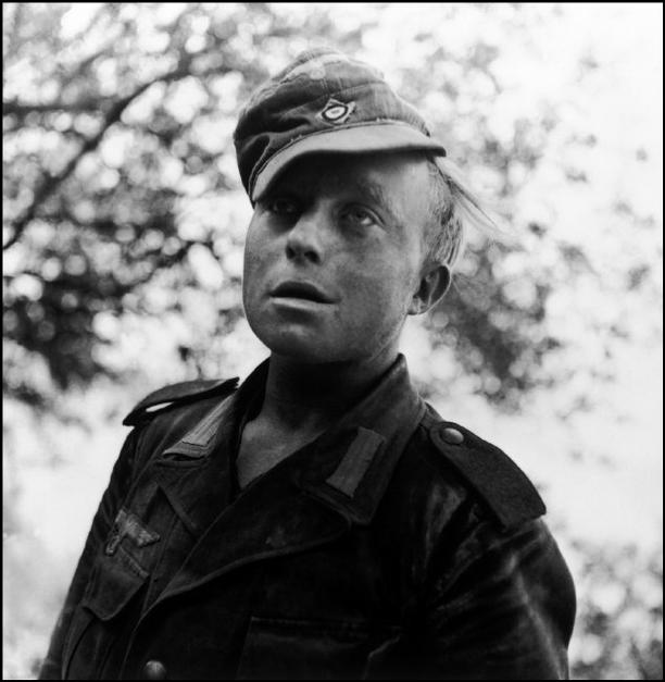Photo Contextus by Pablo Felipe Pérez Goyry Photographer: Robert Capa ...