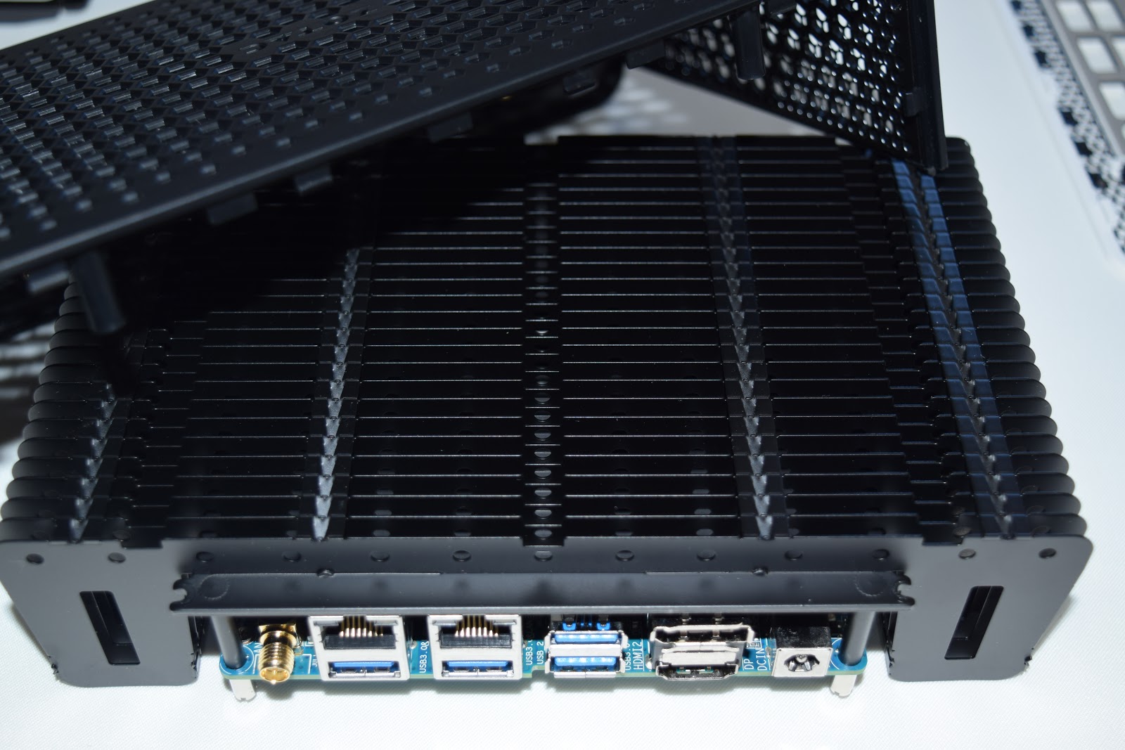 FanlessTech: The Zotac ZBOX CI660 AnandTech review