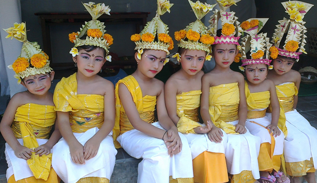 Spreading art life and...