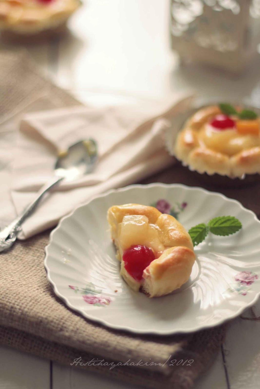 HESTI'S KITCHEN : yummy for your tummy: Roti Vla with Fruit Cocktail