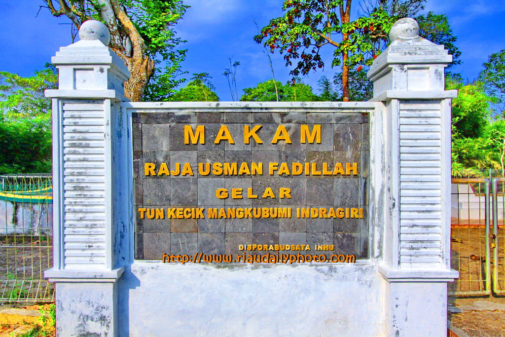 SITUS CAGAR BUDAYA KOMPLEK MAKAM RAJA-RAJA INDRAGIRI | RIAU DAILY PHOTO