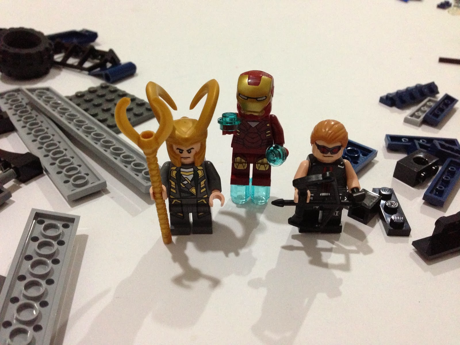 Toy A Day: #947 of Year 4 Lego 6867 Superheroes Loki's Cosmic Cube Escape