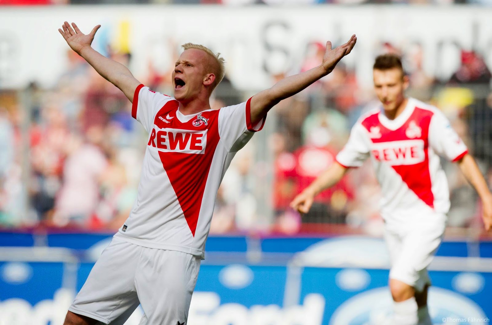 Colônia estreia camisa que vai usar no retorno à primeira divisão alemã ...