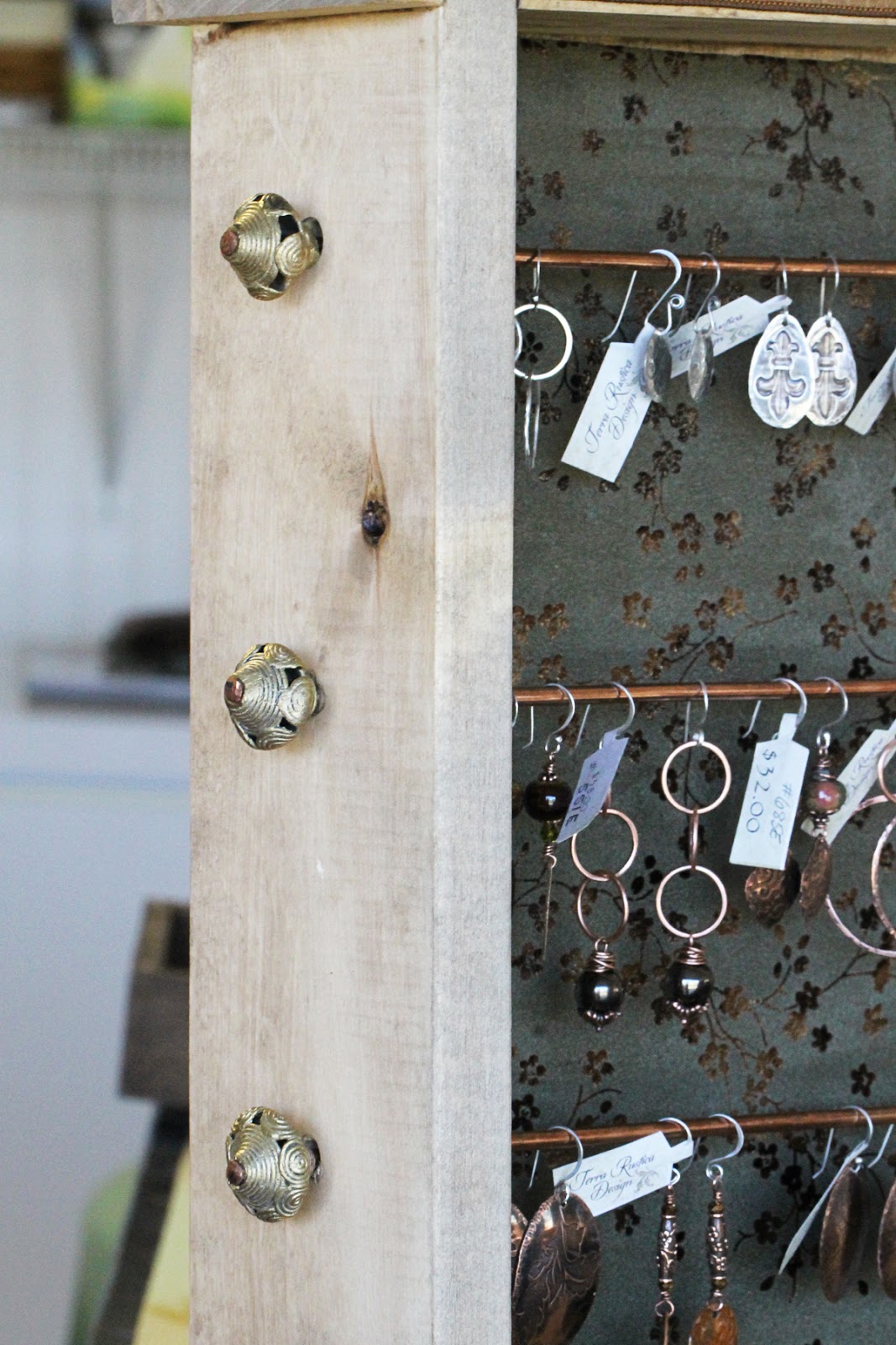 Love My Art Jewelry: Handmade stands for retail stores