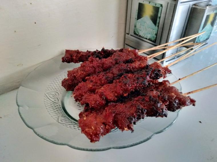 Mencicipi Sate Komo Kesukaan Gus Dur di Warung Rawon Nikmat Bu Zuhriah ...