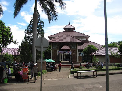 Tujuh Masjid Kampus Termegah di Indonesia