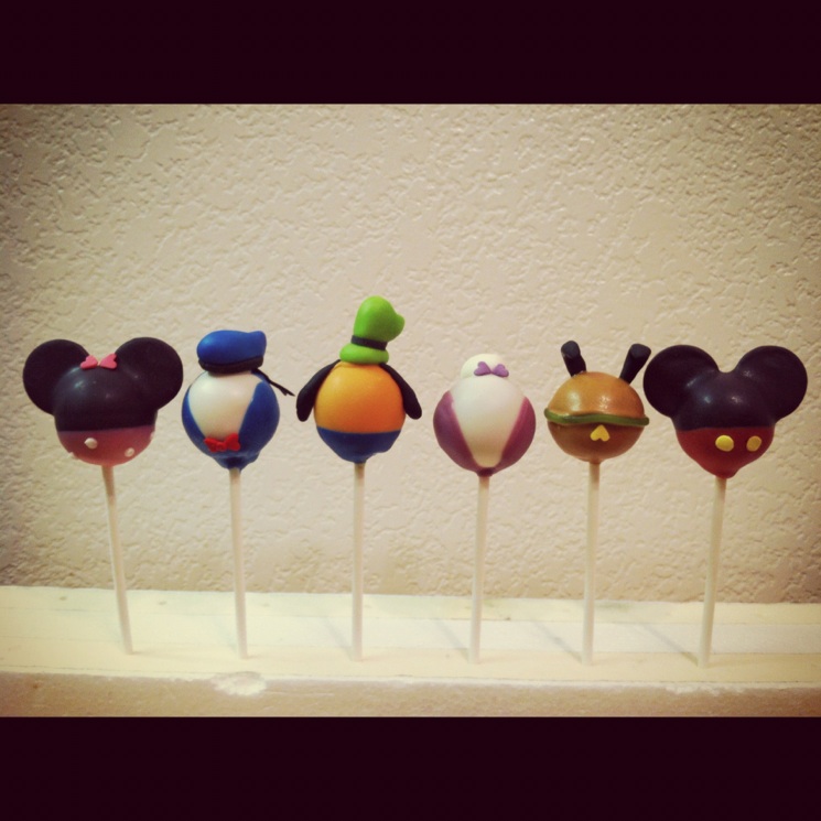 vypassetti cake pops: Stylized Mickey Mouse & Friends