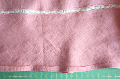 Nicole at Home: Tutorial: Insertion lace along the hem band