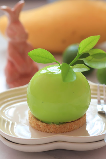 Green tea, lime and mango mini entremet