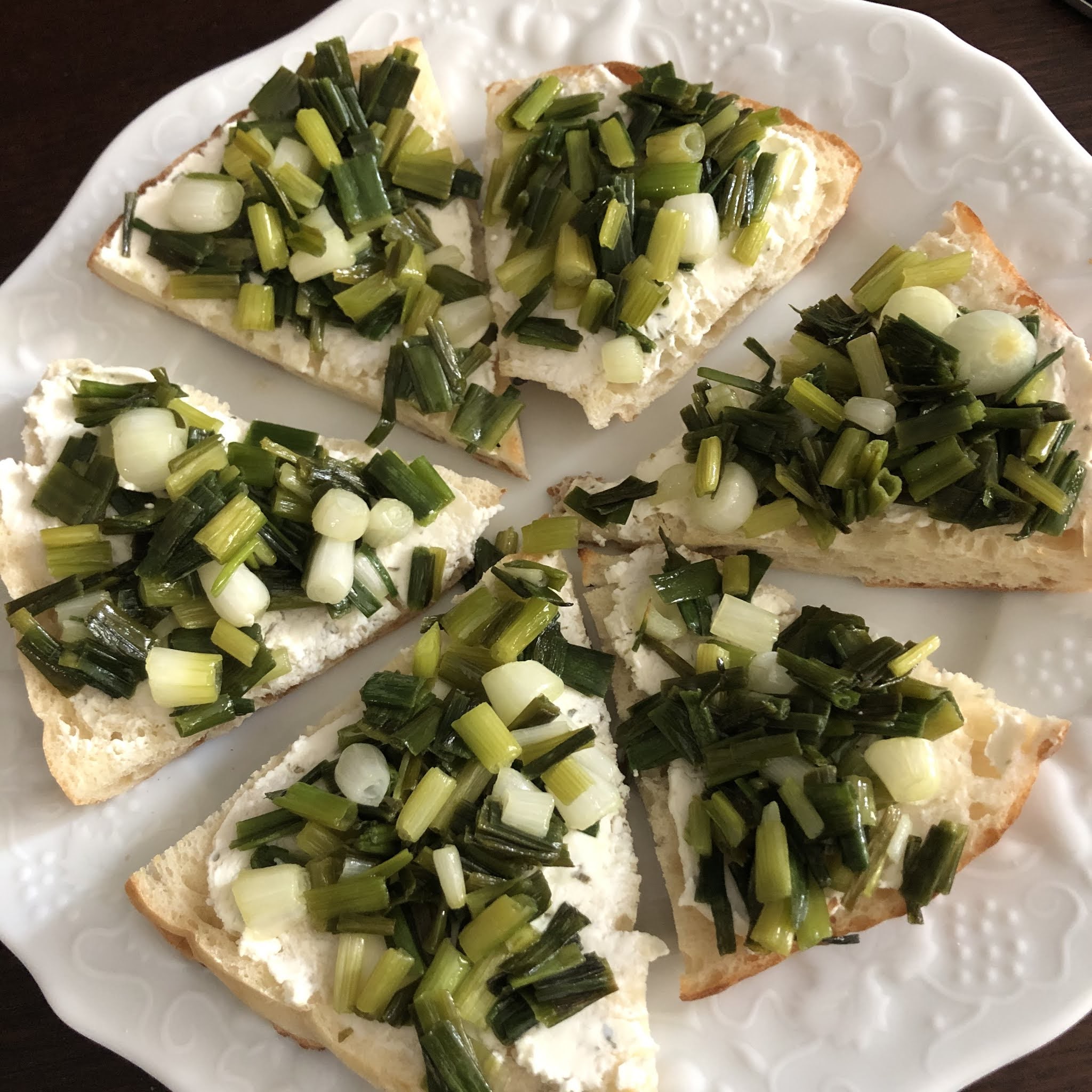 Ma petite cuisine: Fanes d'oignons nouveaux en amuse-gueule