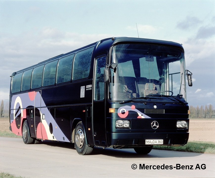 Mercedes Benz O 303 RHD el 5 estrellas con clase de una familia exitosa