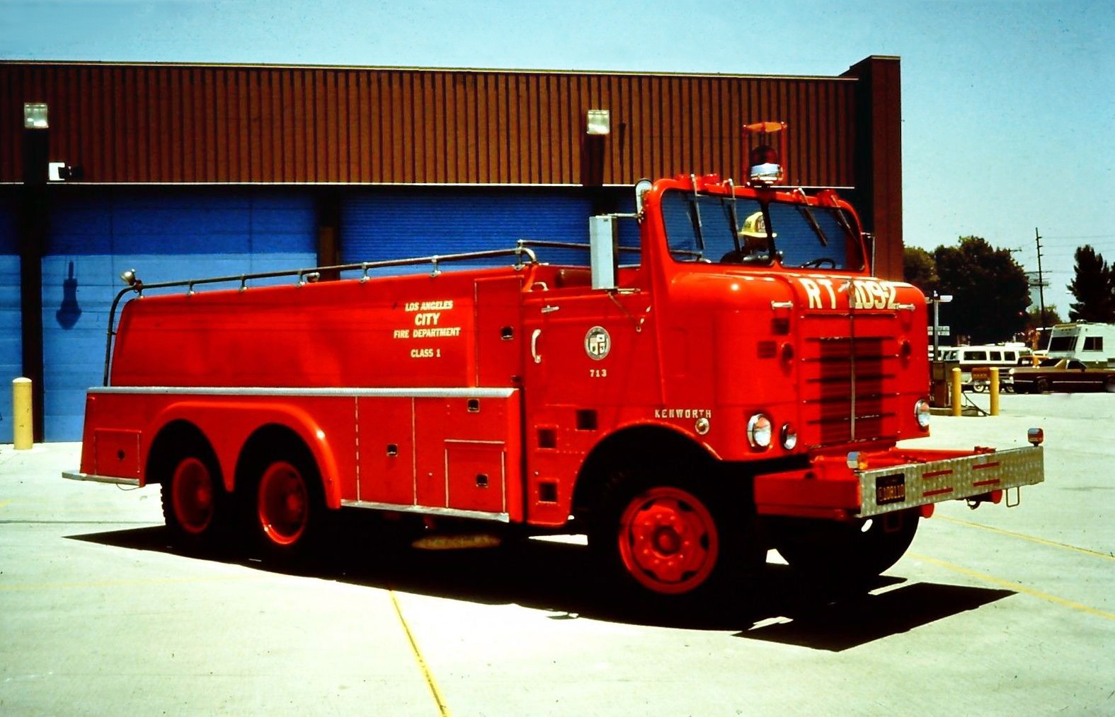 transpress nz: 1951 Yankee Kenworth fire truck of the L.A.F.D.