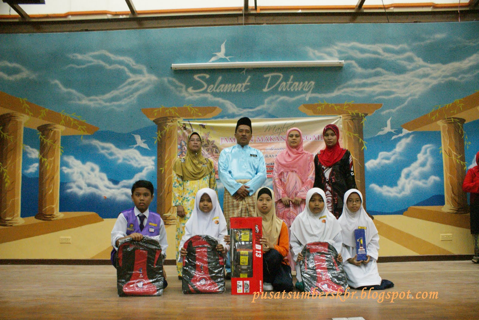 BULETIN SK BUKIT RIMAU: MAJLIS PENUTUPAN MINGGU PSS & PENYAMPAIAN HADIAH