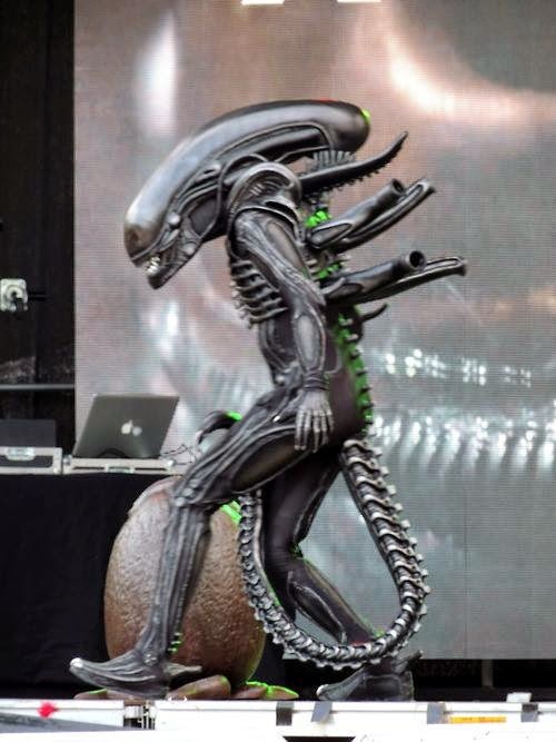 JIMSMASH ! ! !: TUESDAY COSPLAY: KICKASS ALIEN