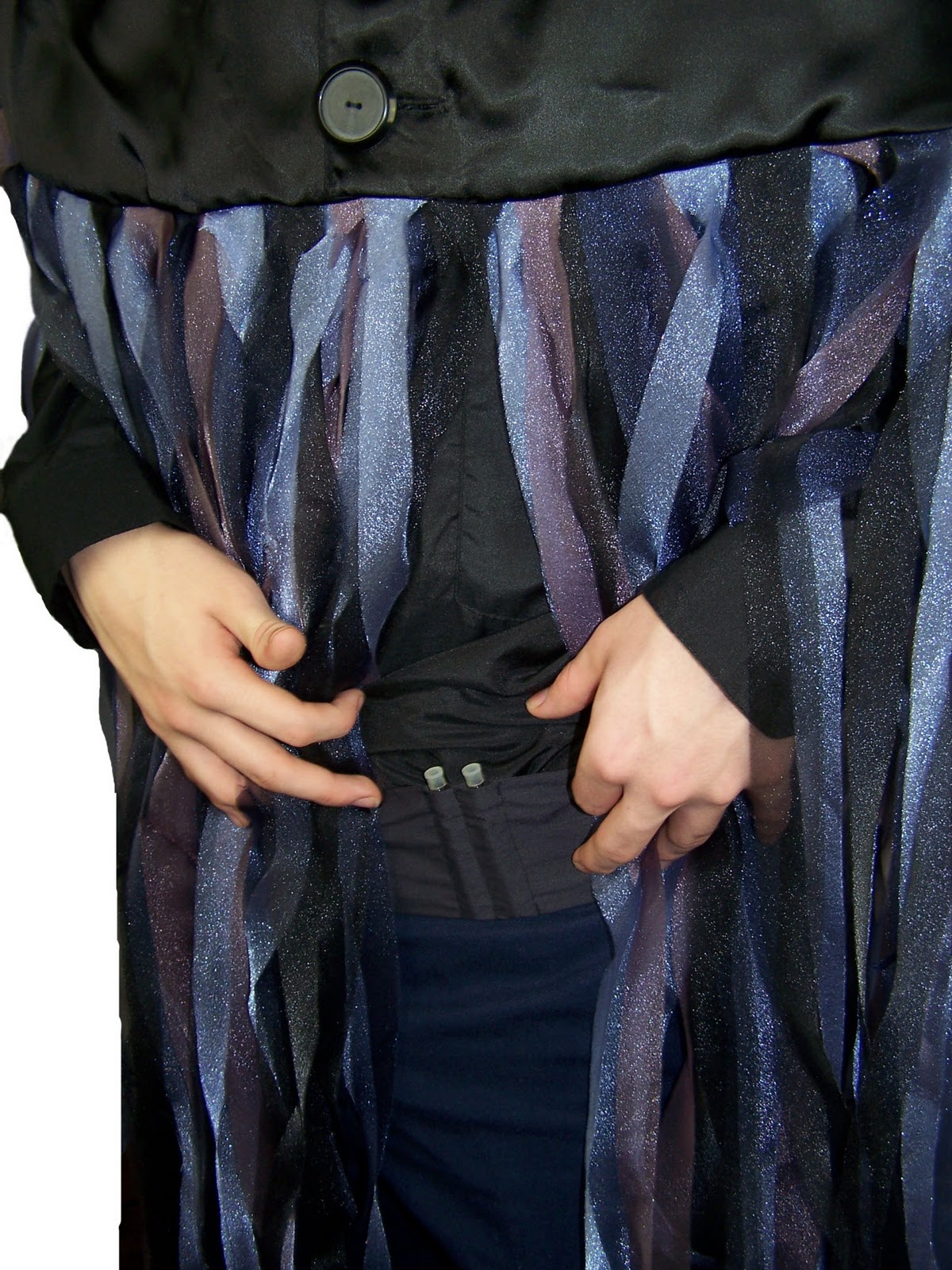Knots Indeed: New Netting Class and Mistborn Cloak are both finished