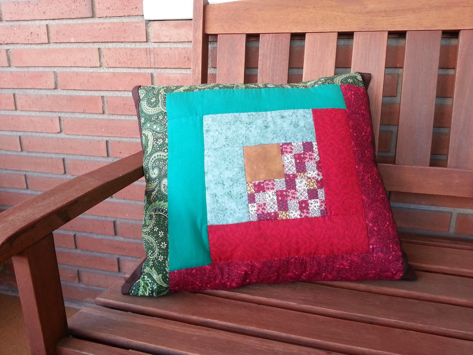 Mis detalles Patchwork: Y surgió.. un cojín