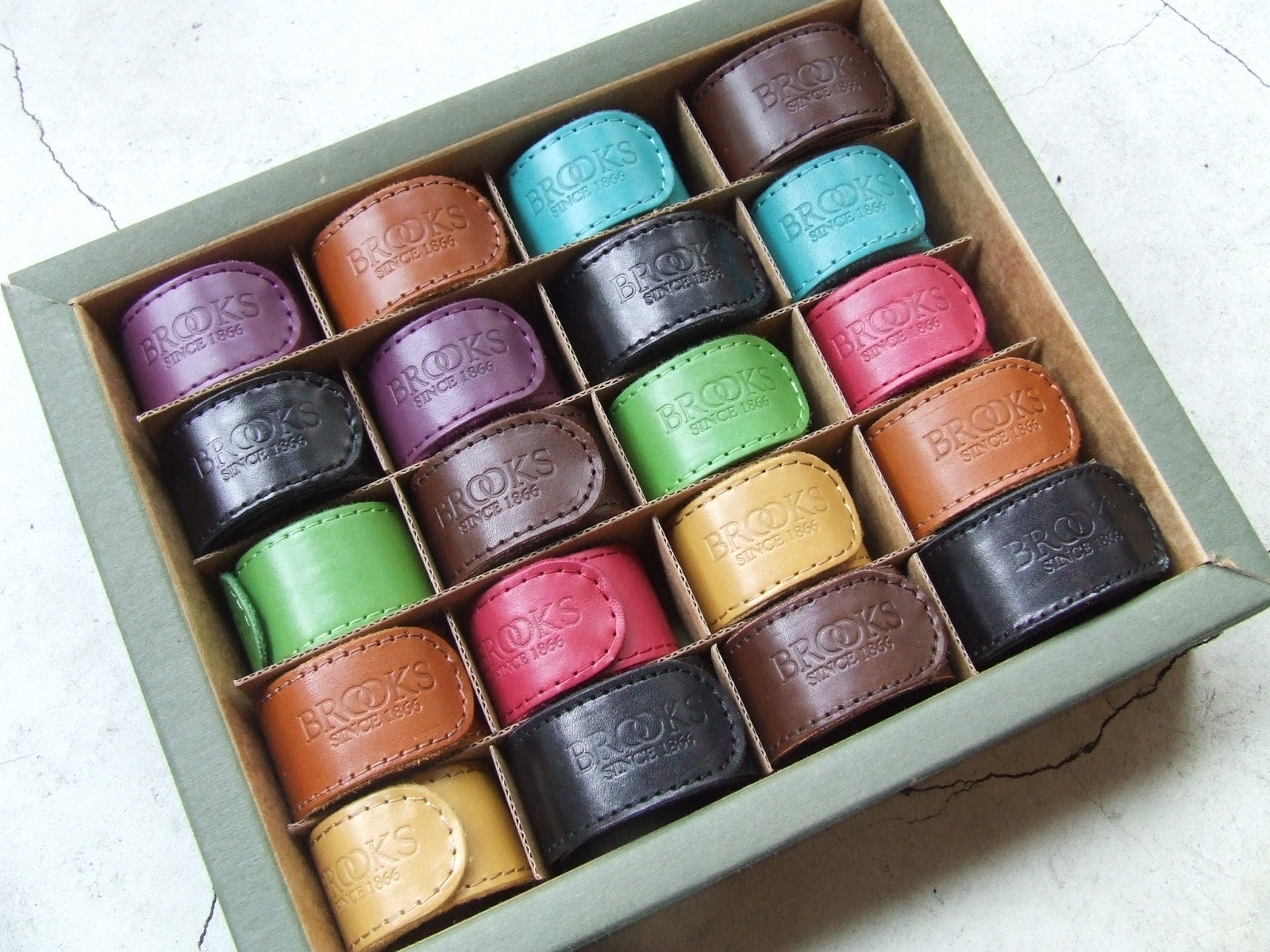 avelo Bicycle shop | アヴェロ バイシクル ショップ 浦和: BROOKS TROUSER STRAP ブルックス裾留めバンド