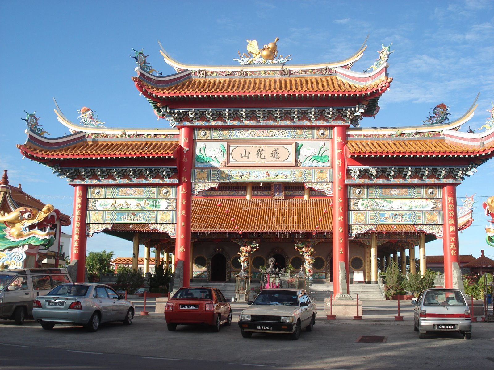 Lian Hua San - San Ching Pantheon, Miri