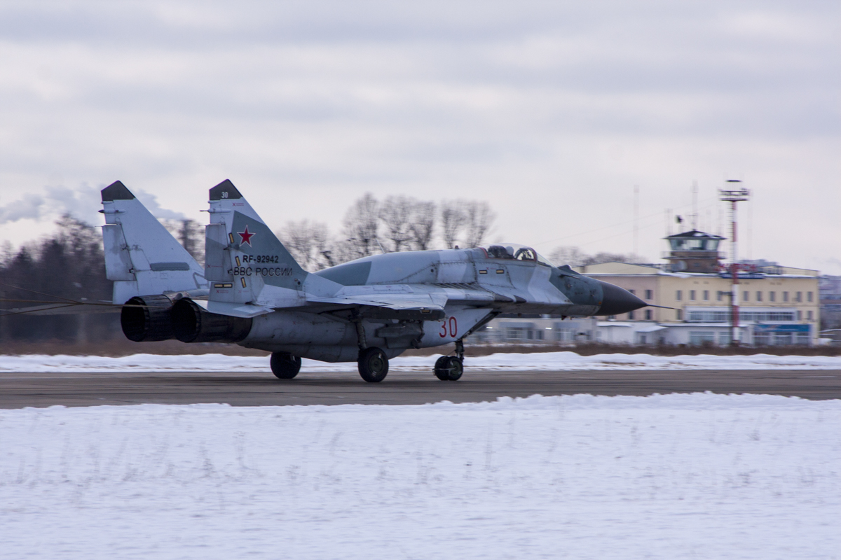 RUSSIA Developing World's FASTEST SUPERSONIC MiG-41 Fighter Jet for ...