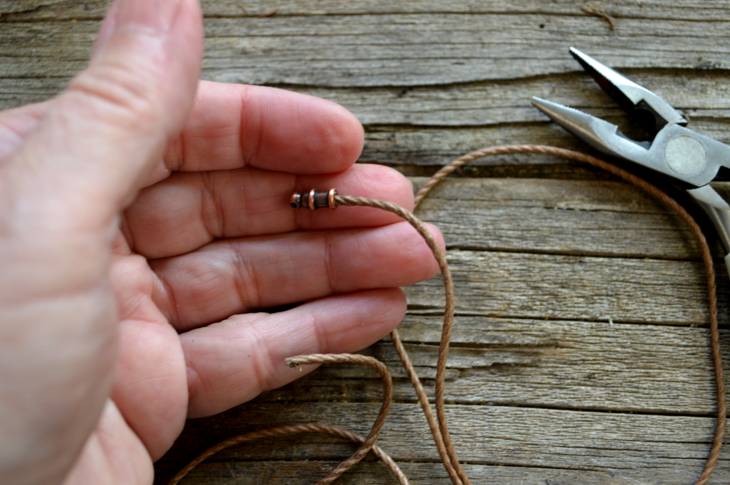 Art Threads: Simple Pendant Necklace Tutorial