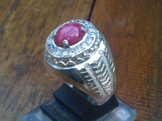 Batumulia Ruby | Safir | Zamrud | Akik: Batu Ruby yang Menjadi Legenda