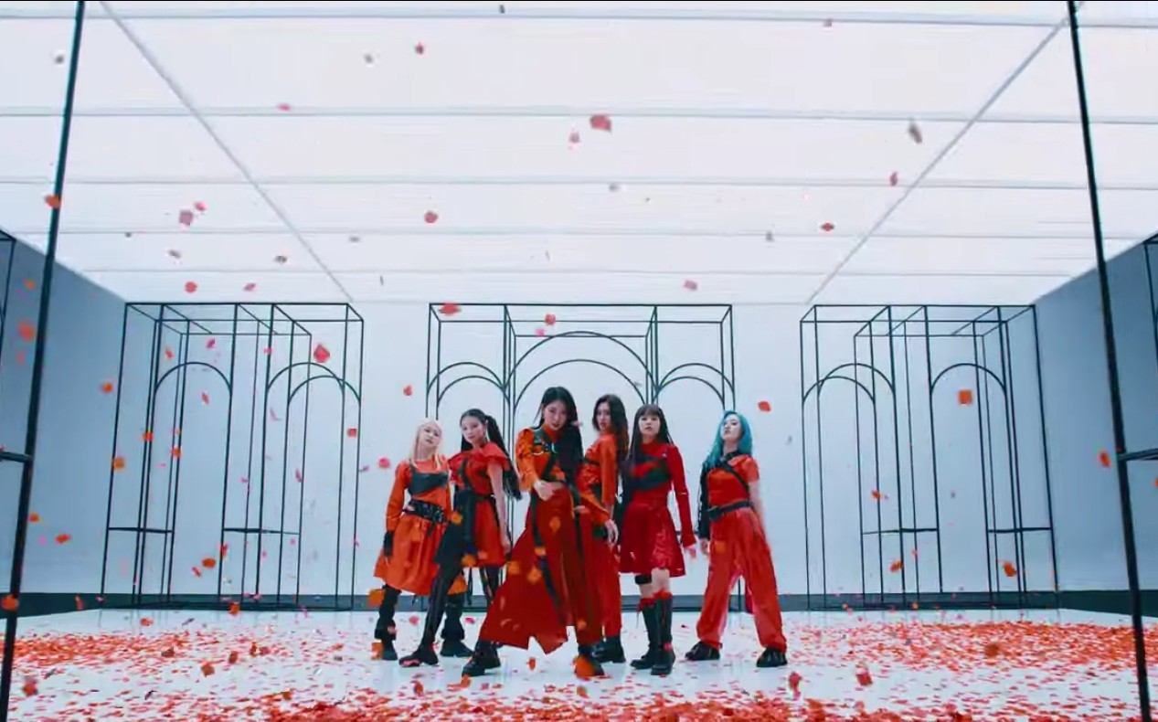 EVERGLOW golpea Primero en un poderoso MV de regreso con "First ...