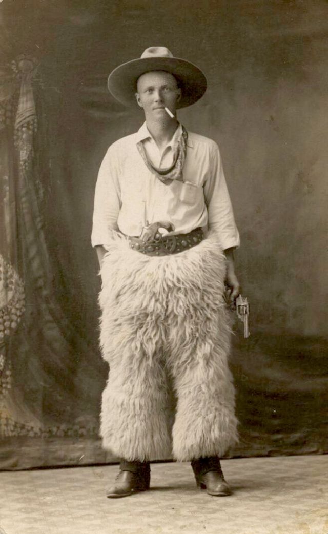 Hilarious Vintage Photos of People Dressed as Cowboys for a Studio ...
