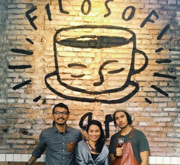 Dessy's Stories: Review Film "Filosofi Kopi"