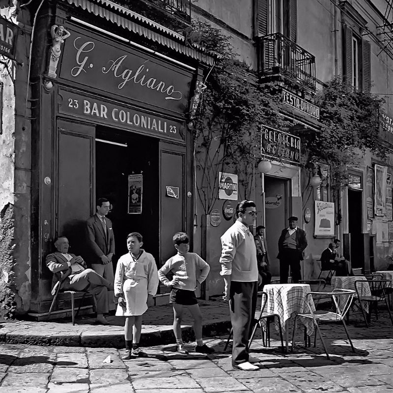 Impressive Street Portraits of Naples Through an Italian Journalist's ...