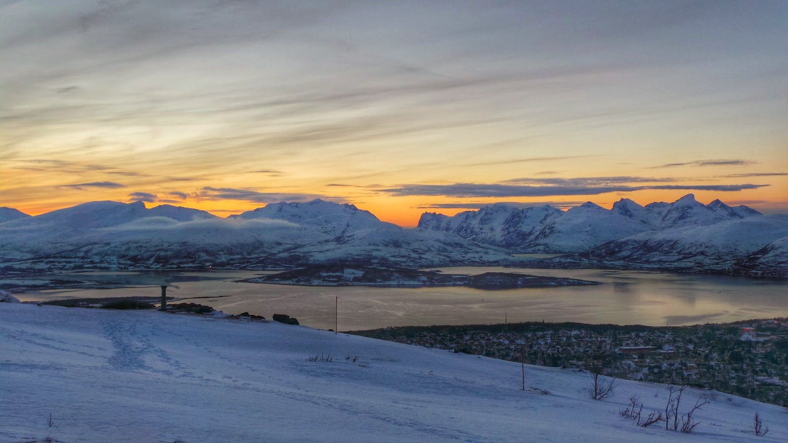 Luces del Norte Tromsø Noruega: Atardecer desde la montaña de ...