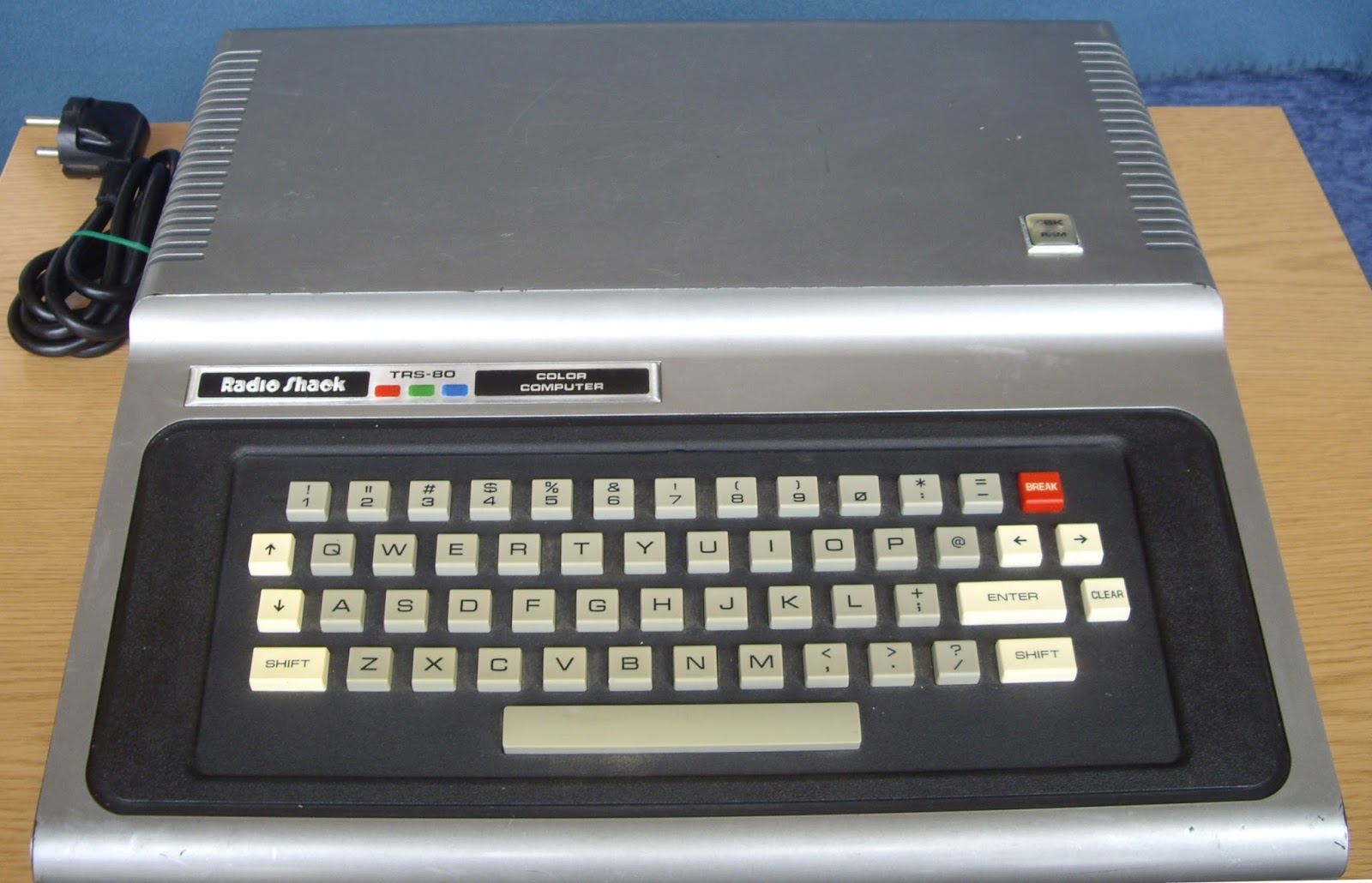 Retro Ordenadores Orty: Ordenador TRS-80 Color Computer (Co-Co 1) (1980 ...
